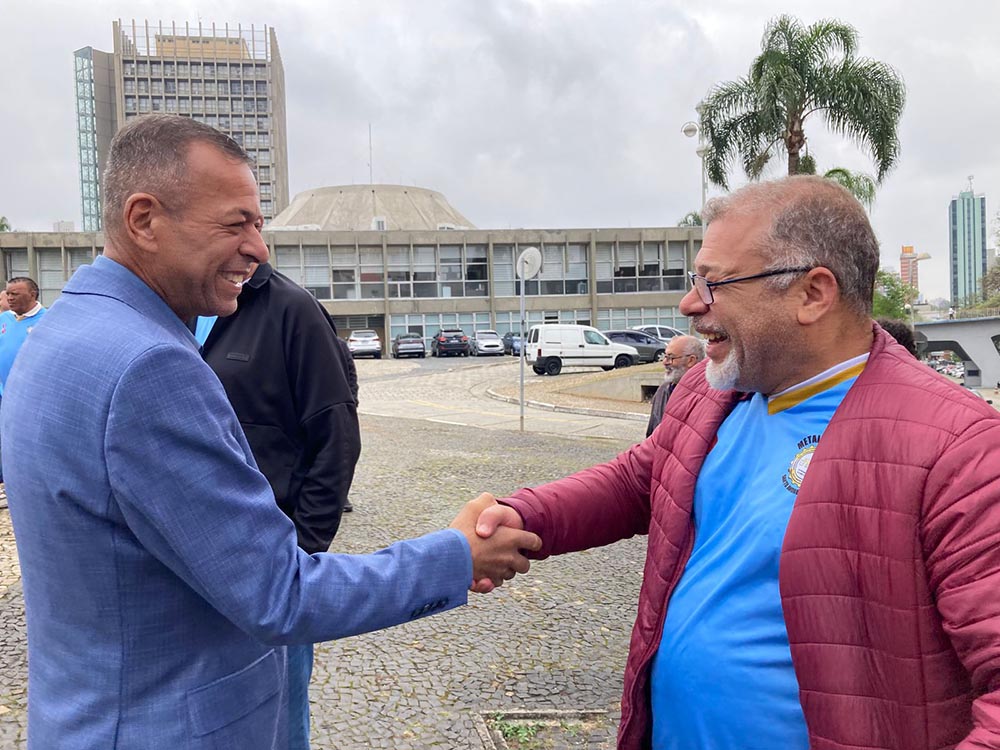 Wagner Lima celebra a luta e a história dos trabalhadores no Monumento ...